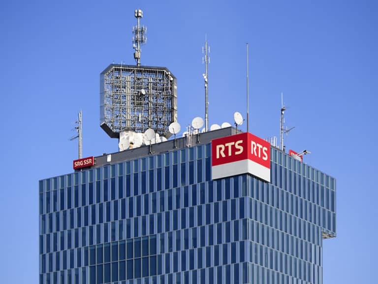La RTS devrait faire son retour en France voisine mais sans le sport ...