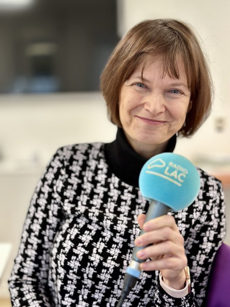 6 minutes avec la Professeur Alexandra Calmy, responsable de l'unité ...