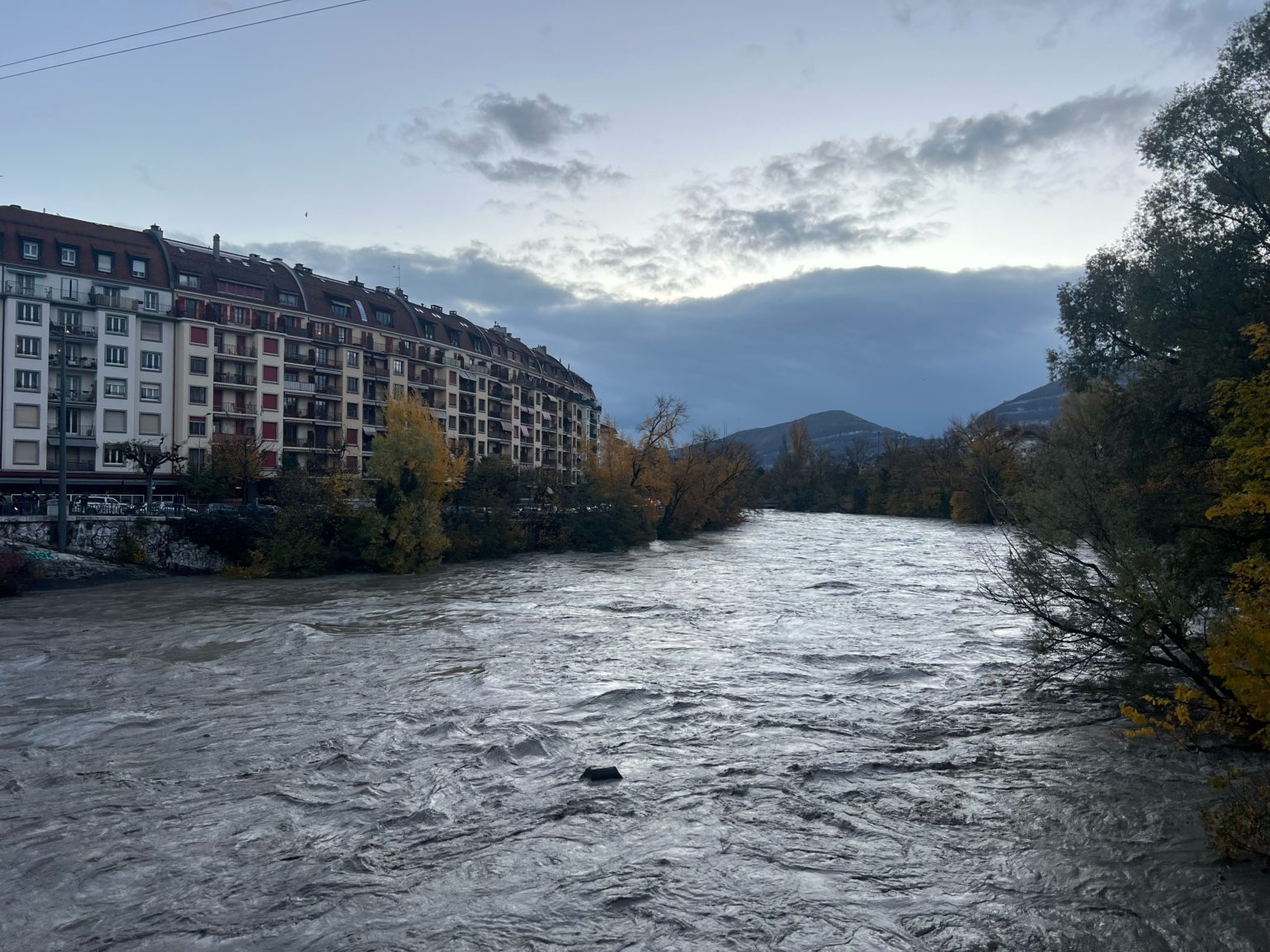 Crue de l'Arve: quatre ponts ouverts à la circulation | Radio Lac