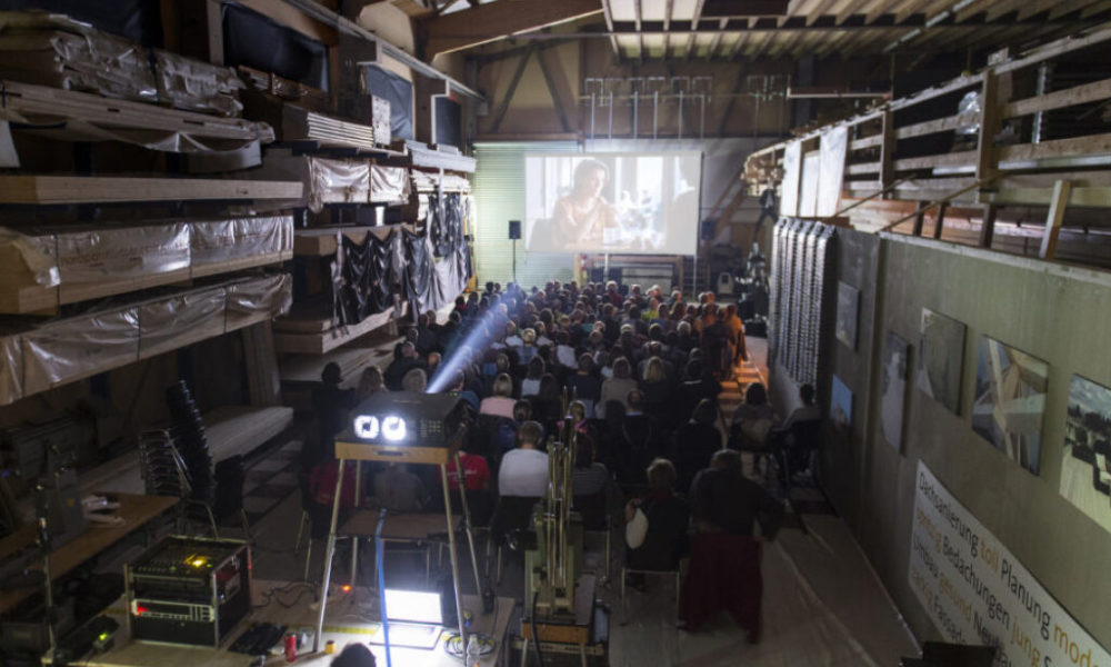 Le ciné-bus de "Roadmovie" reprend du service | Radio Lac