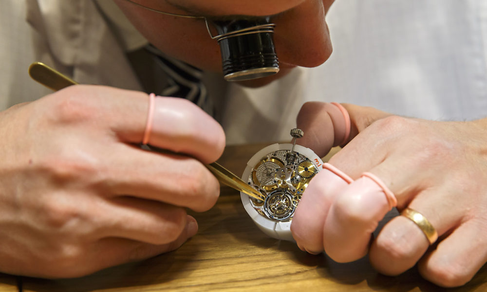 Pollution au radium: plus de 160 ateliers horlogers assainis en Suisse ...