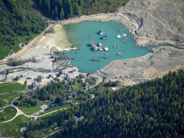 Un an après la catastrophe, Blatten se rappelle et pense à l'avenir ...